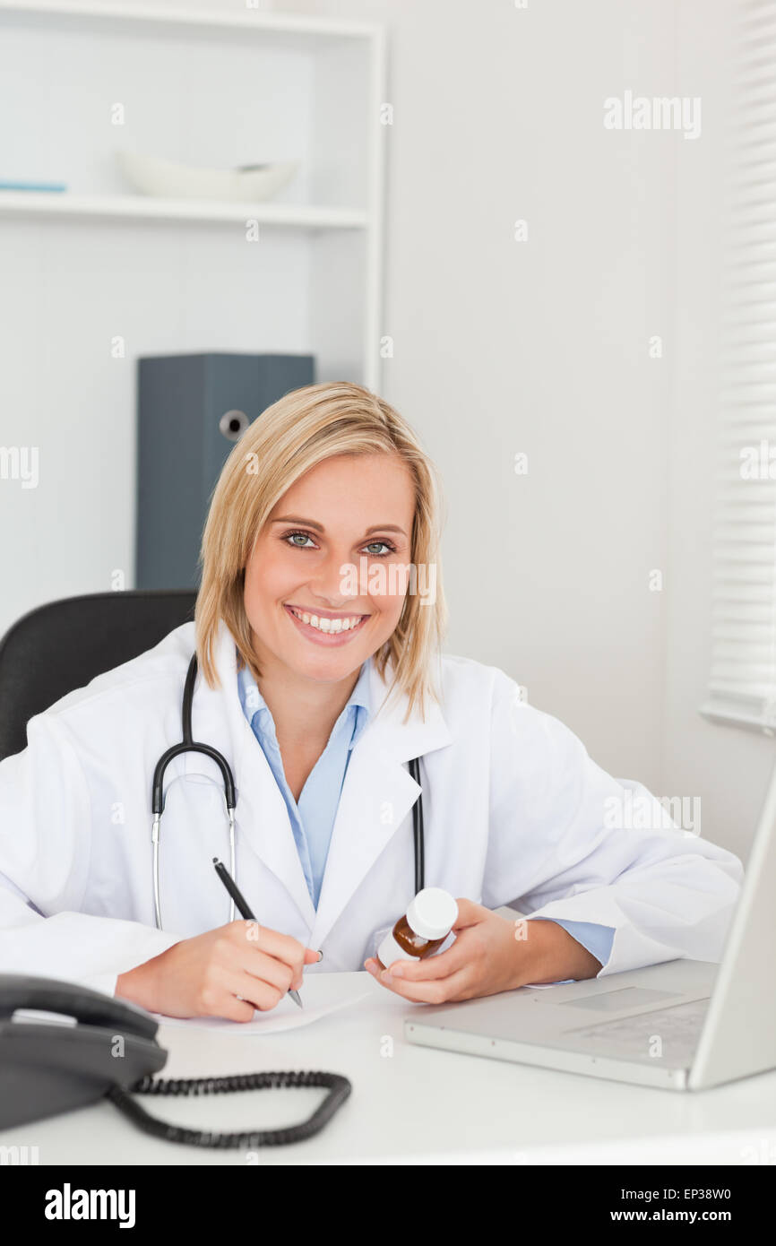 Doctor holding something hands hi-res stock photography and images - Alamy