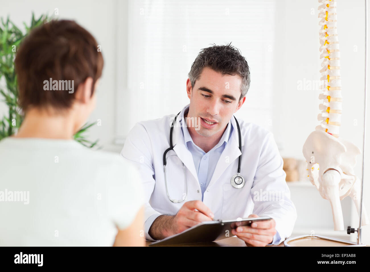 Doctor explaining something to a woman Stock Photo - Alamy