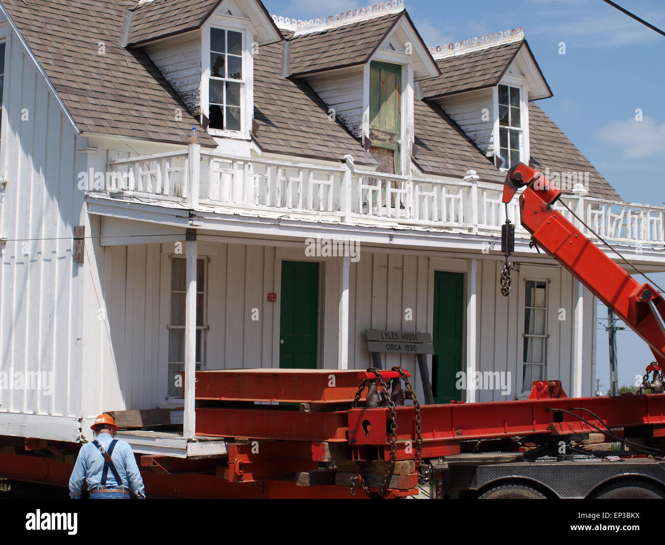 Pioneer house raising hi-res stock photography and images - Alamy