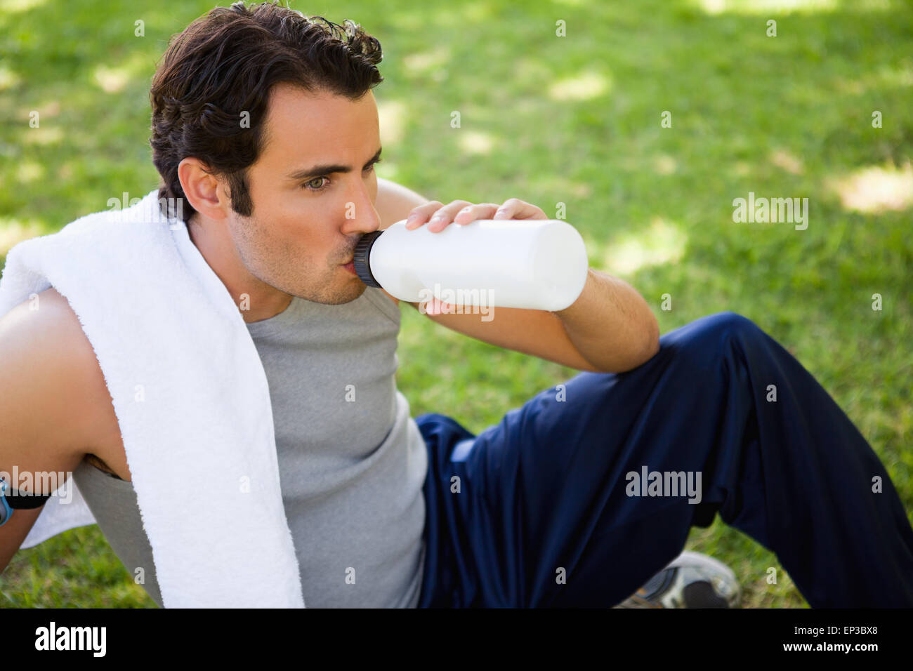 Man looking ahead while drinking from a sports bottle Stock Photo - Alamy