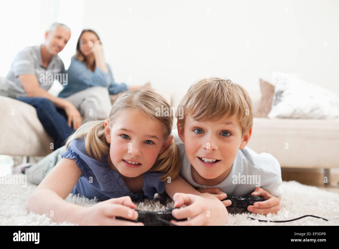 Beautiful girls sitting on couch hi-res stock photography and images ...