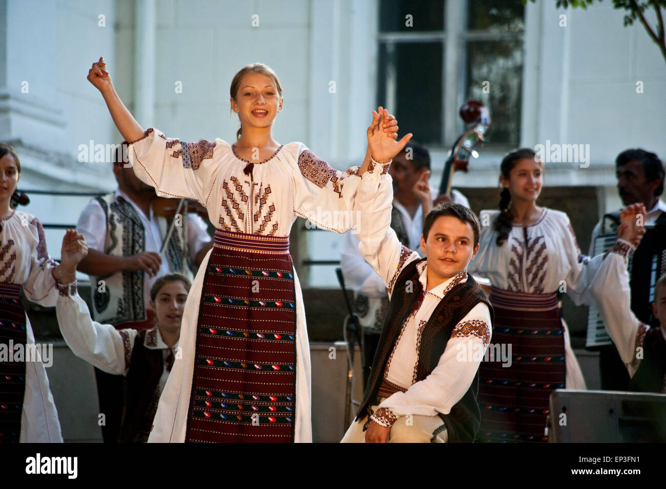 Bulgaria folk dance hi-res stock photography and images - Alamy