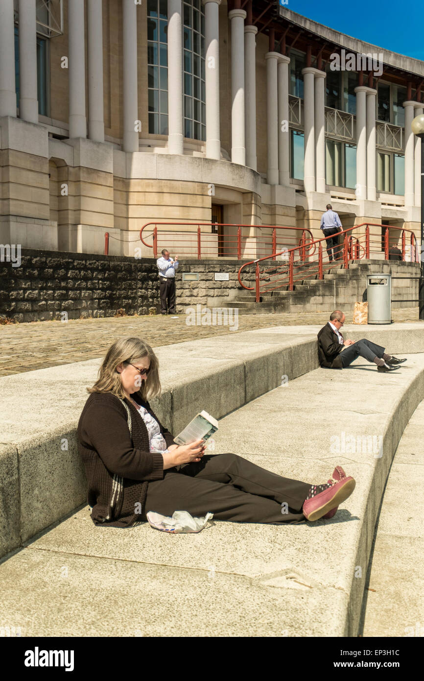 Lunch break in sunshine hi-res stock photography and images - Alamy