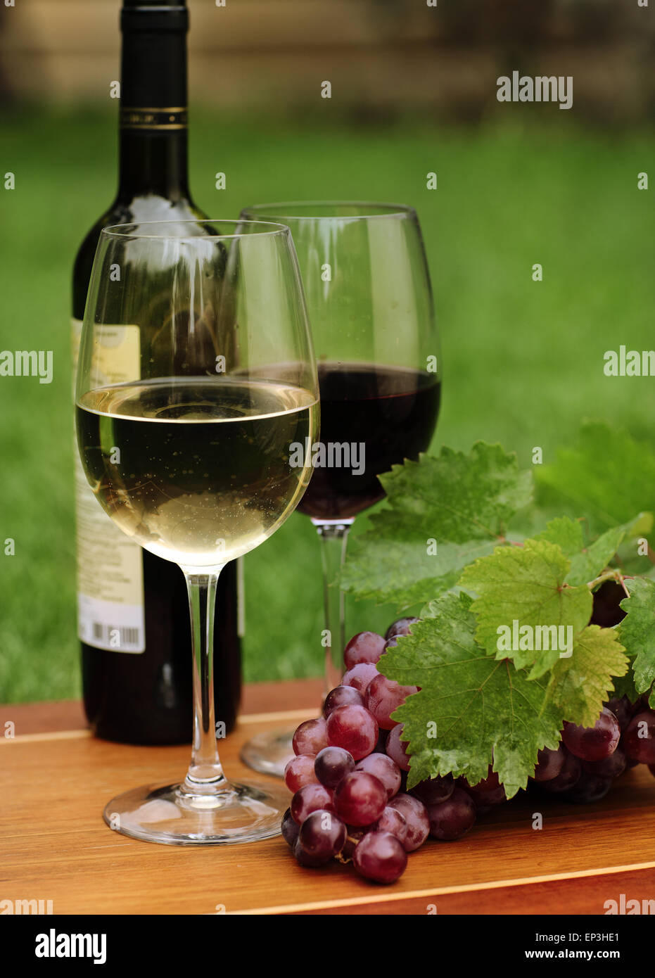 One glass of white wine and red wine and grapes Stock Photo - Alamy