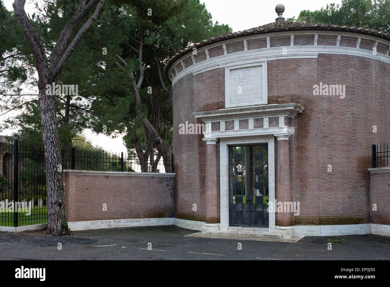Rome war cemetery hi-res stock photography and images - Alamy