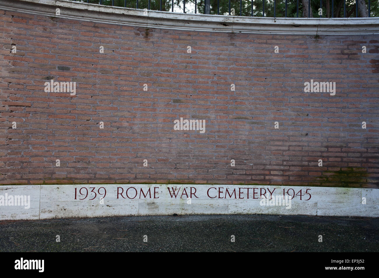 American cemetery rome hi-res stock photography and images - Alamy
