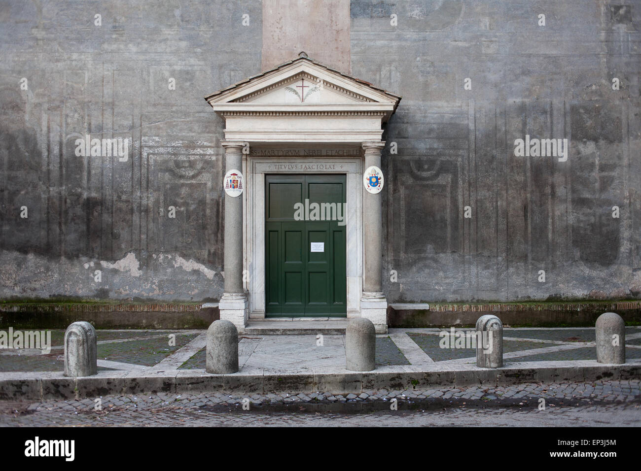 Ancient door in Rome Stock Photo - Alamy