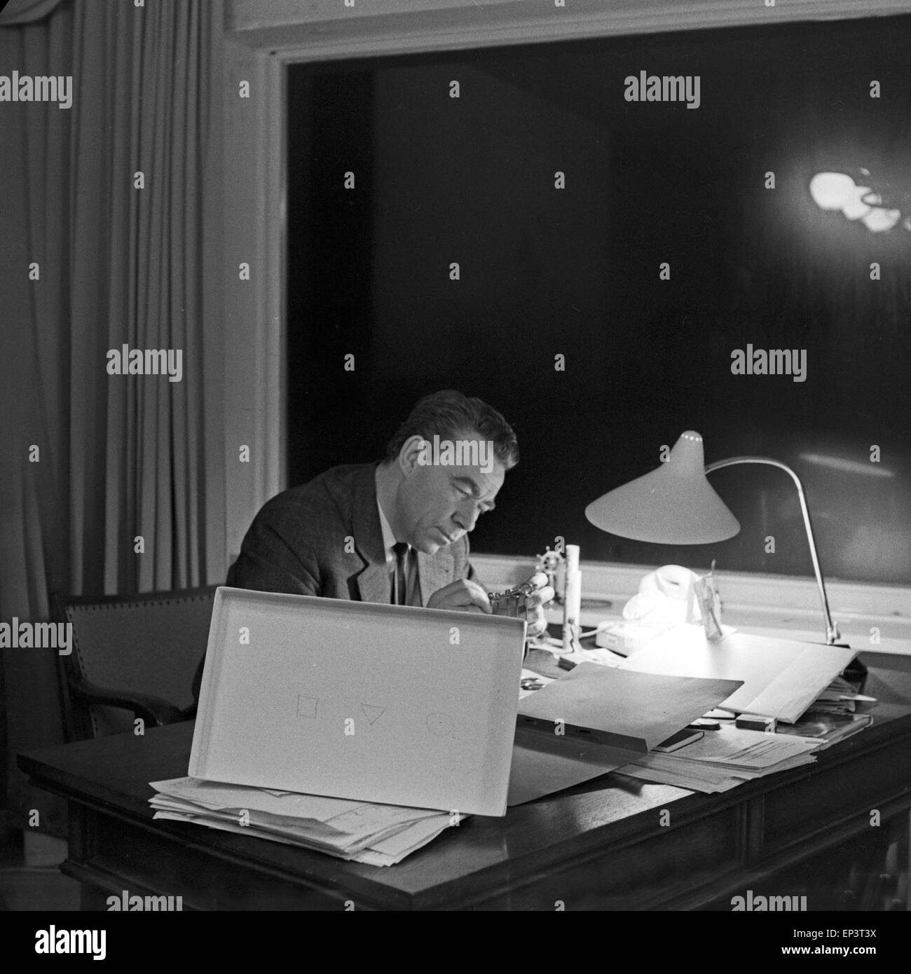 Deutscher Showmasterund Entertainer Peter Frankenfeld an seinem ...