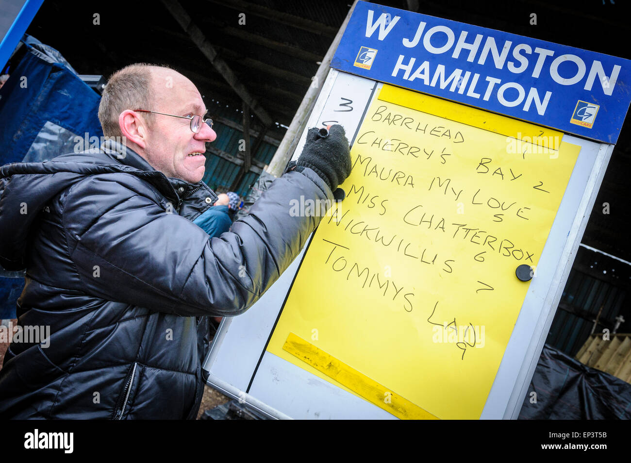 Bookmaker racecourse hi-res stock photography and images - Alamy