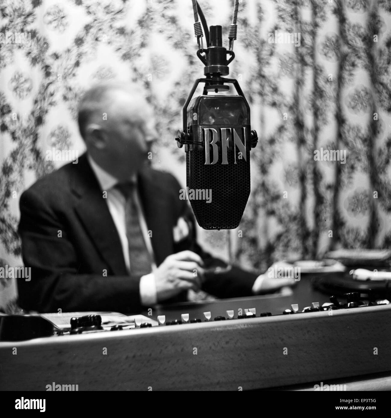Das Mikrofon des Sprechers und Radiomoderators bei BFN in Hamburg ...