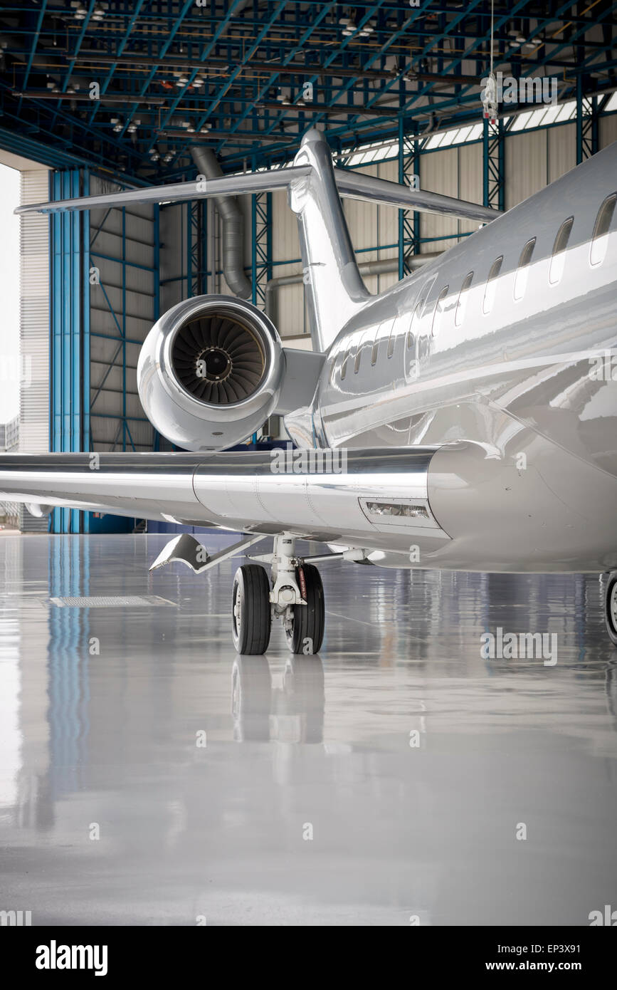 Jet aircraft hanger hi-res stock photography and images - Alamy