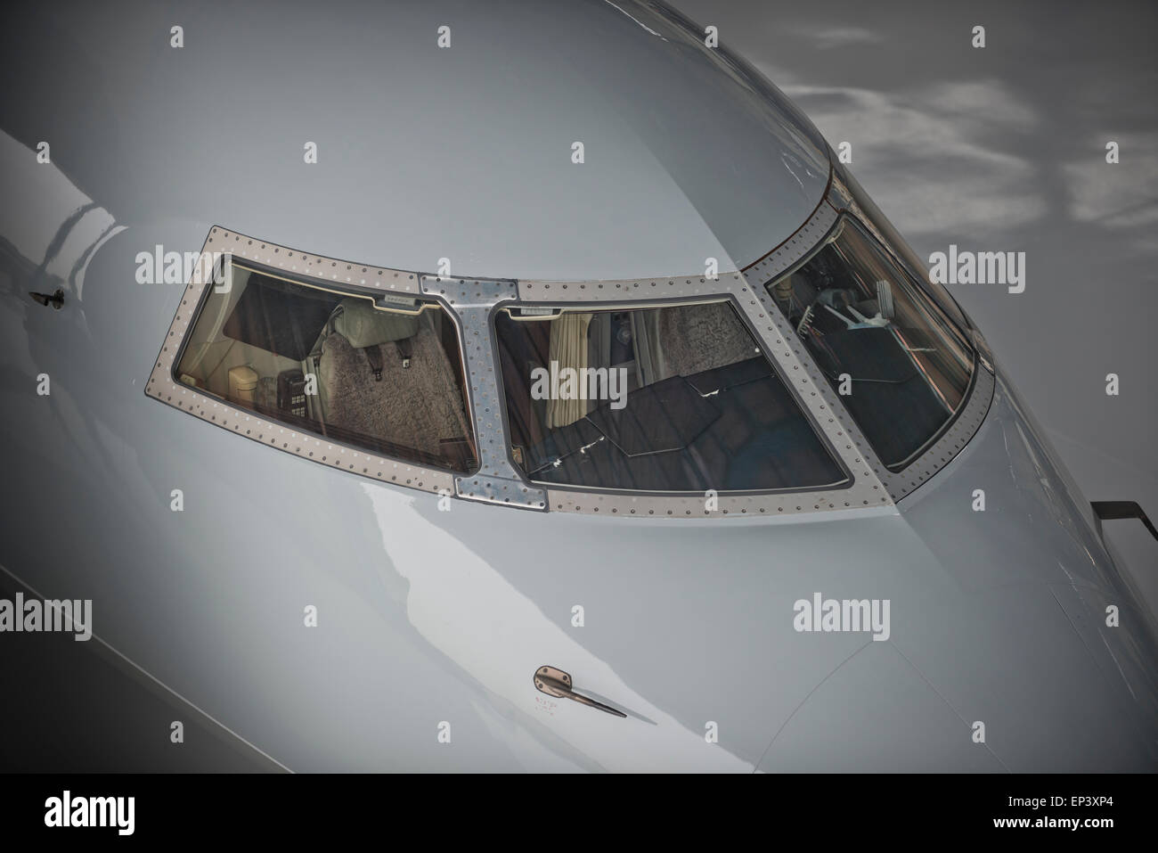Empty cockpit hi-res stock photography and images - Alamy