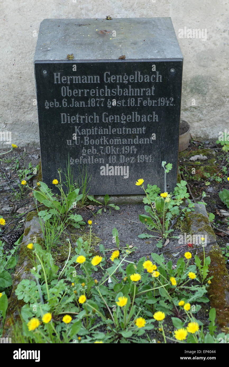 A headstone in the Historic Cemetery of Weimar, Germany Stock Photo - Alamy