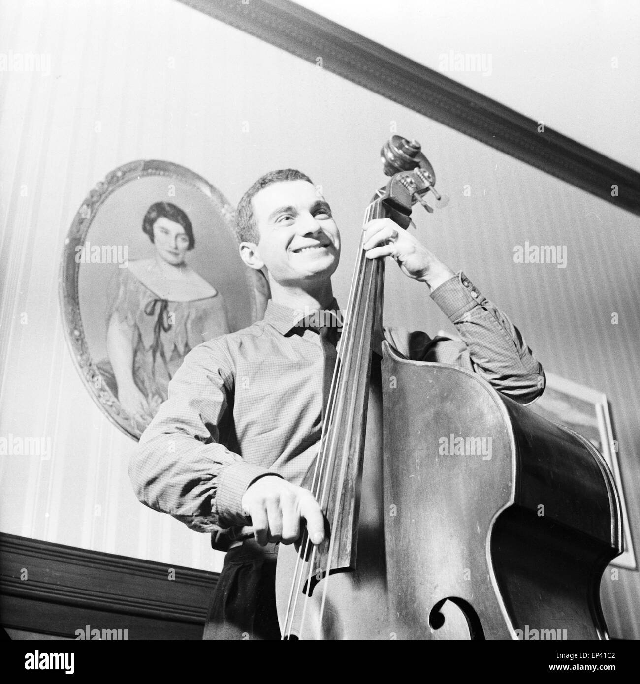 Jim Bray, der Bassist der Chris Barber Band in Hamburg, Deutschland ...