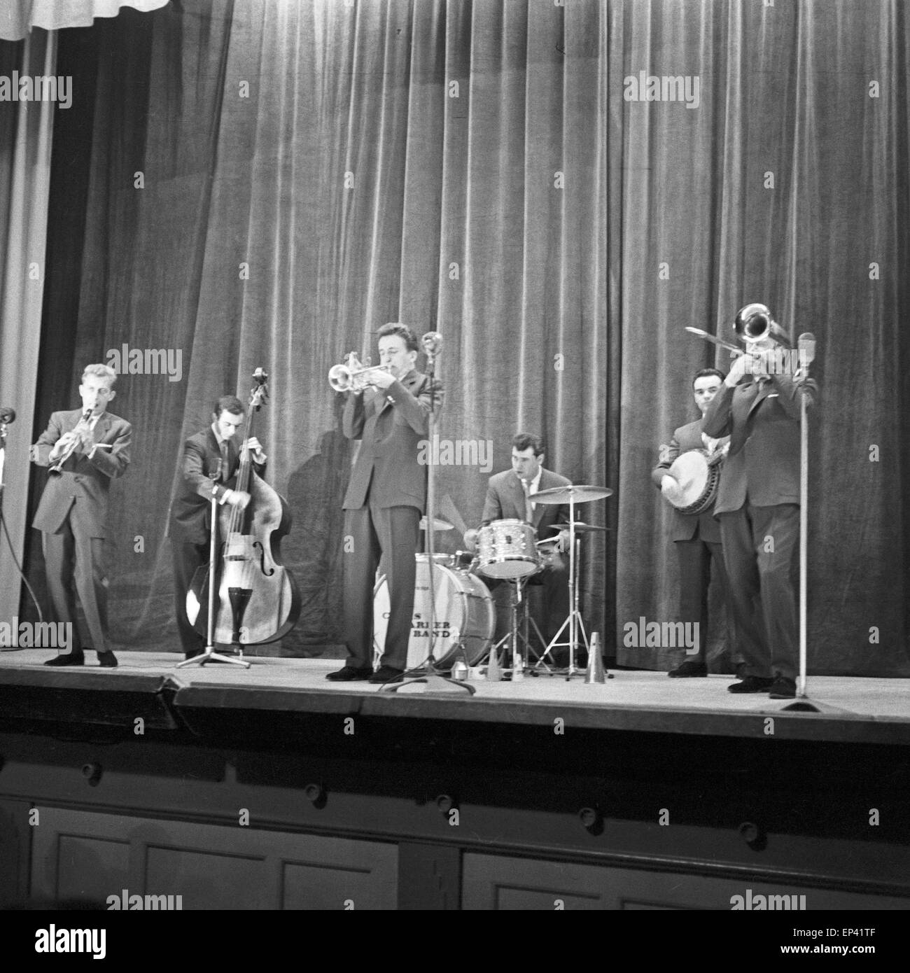 Chris Barber Band bei einem Auftritt in Hamburg, Deutschland 1950er ...