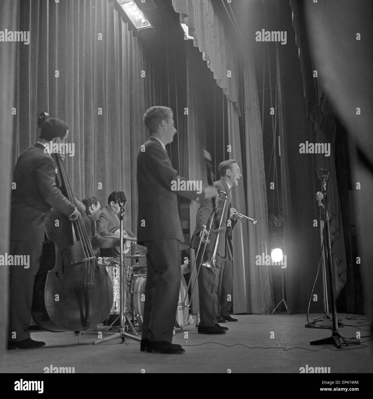 Chris Barber Band bei einem Auftritt in Hamburg, Deutschland 1950er ...