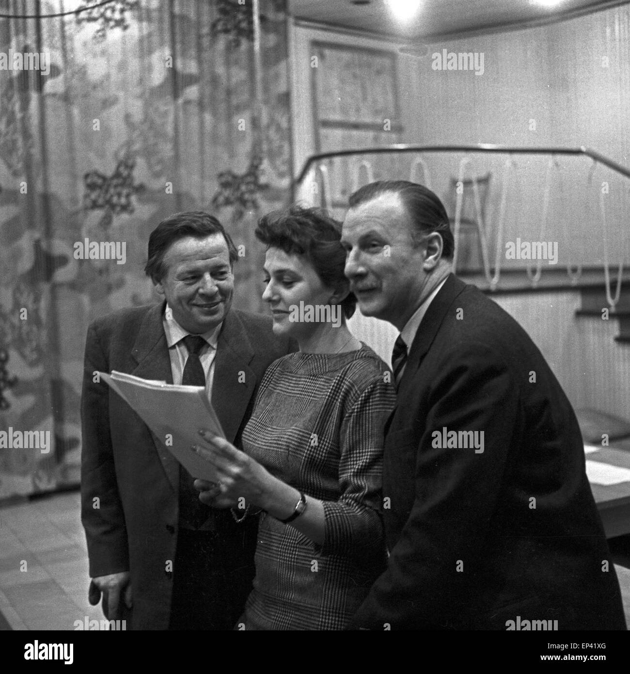 Deutscher Schauspieler Martin Held in einer Hörspielproduktion des NDR ...