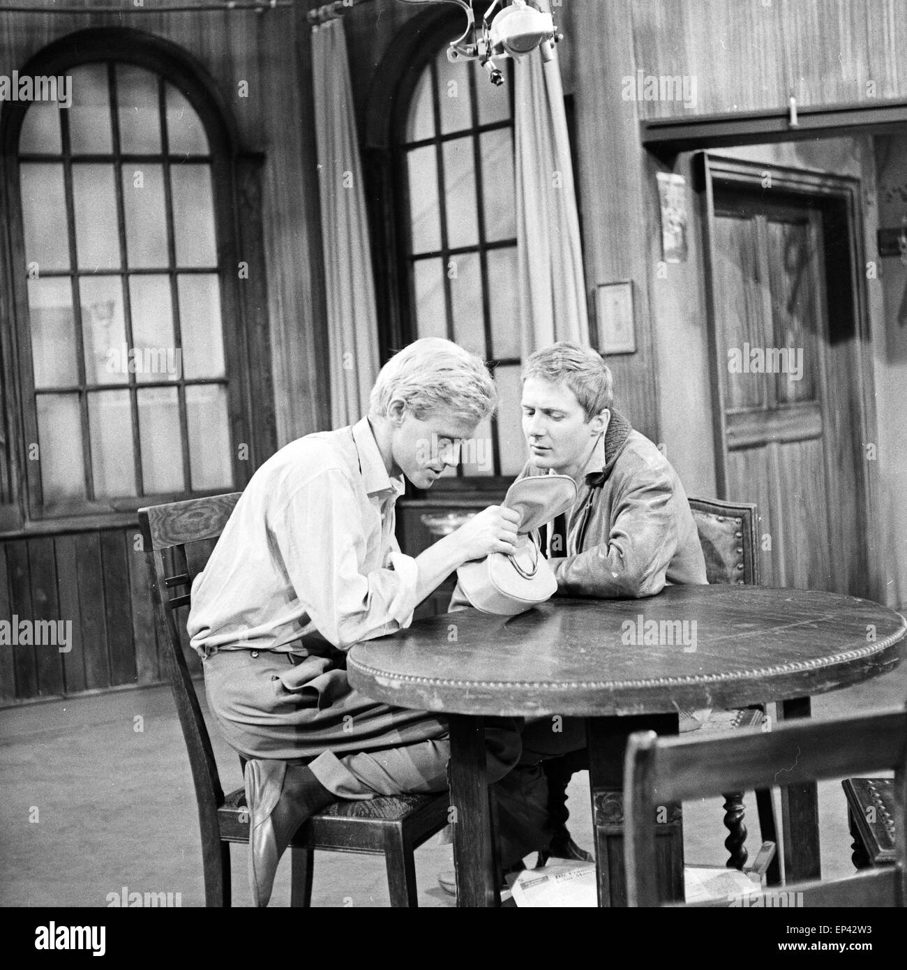 Blick zurück im Zorn, Fernsehspiel, Deutschland 1958, Regie: John Olden, Darsteller: Horst Frank ...