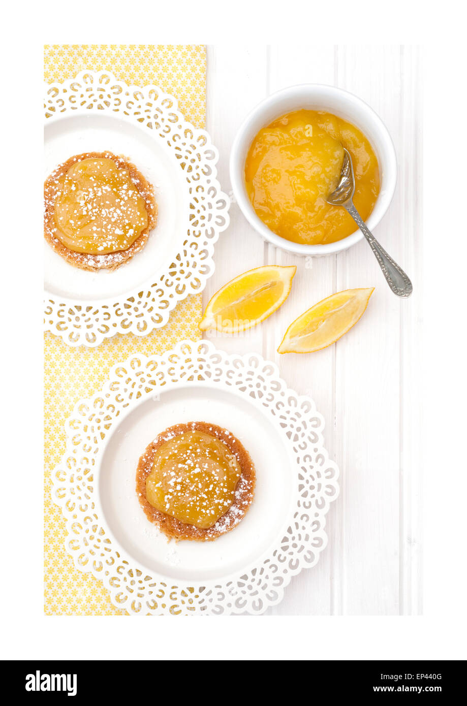 Ginger Biscuits with Lemon Curd Stock Photo - Alamy