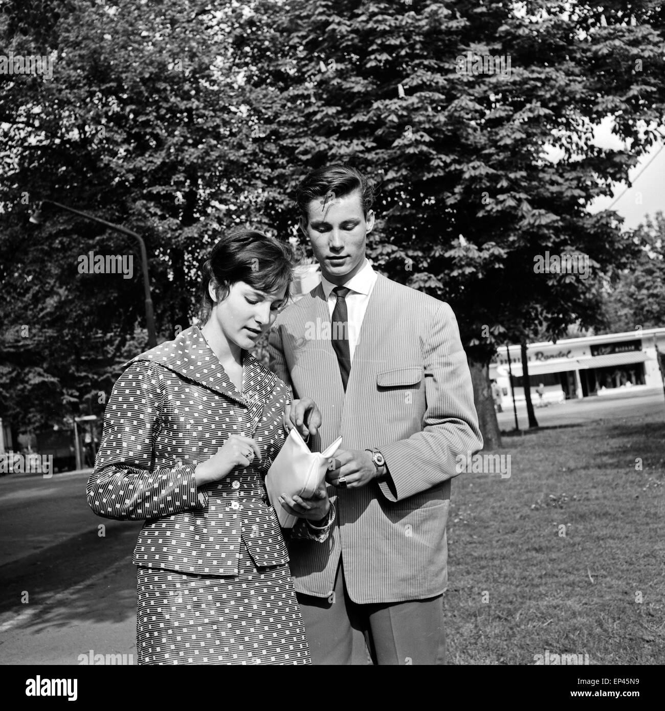 German singing duo hi-res stock photography and images - Alamy