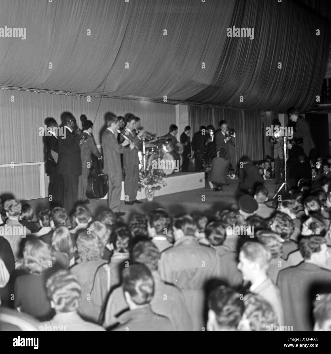 Chris Barber Band spielt ein Konzert in Hamburg, Deutschland 1950er ...