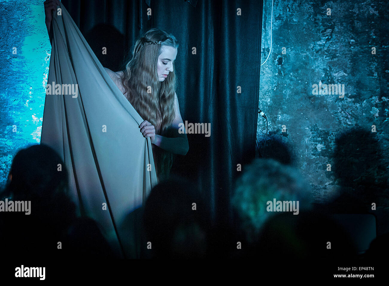 Lucy Ridley dancing in Soirée Subterranea in an unusual performance ...