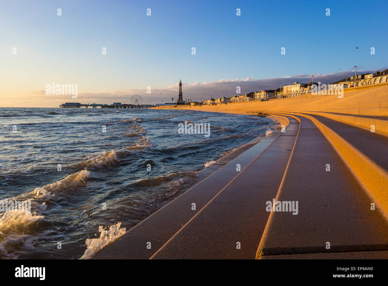 Blackpool, UK. 13th May, 2015. UK Weather: A beautiful sunny end to the ...