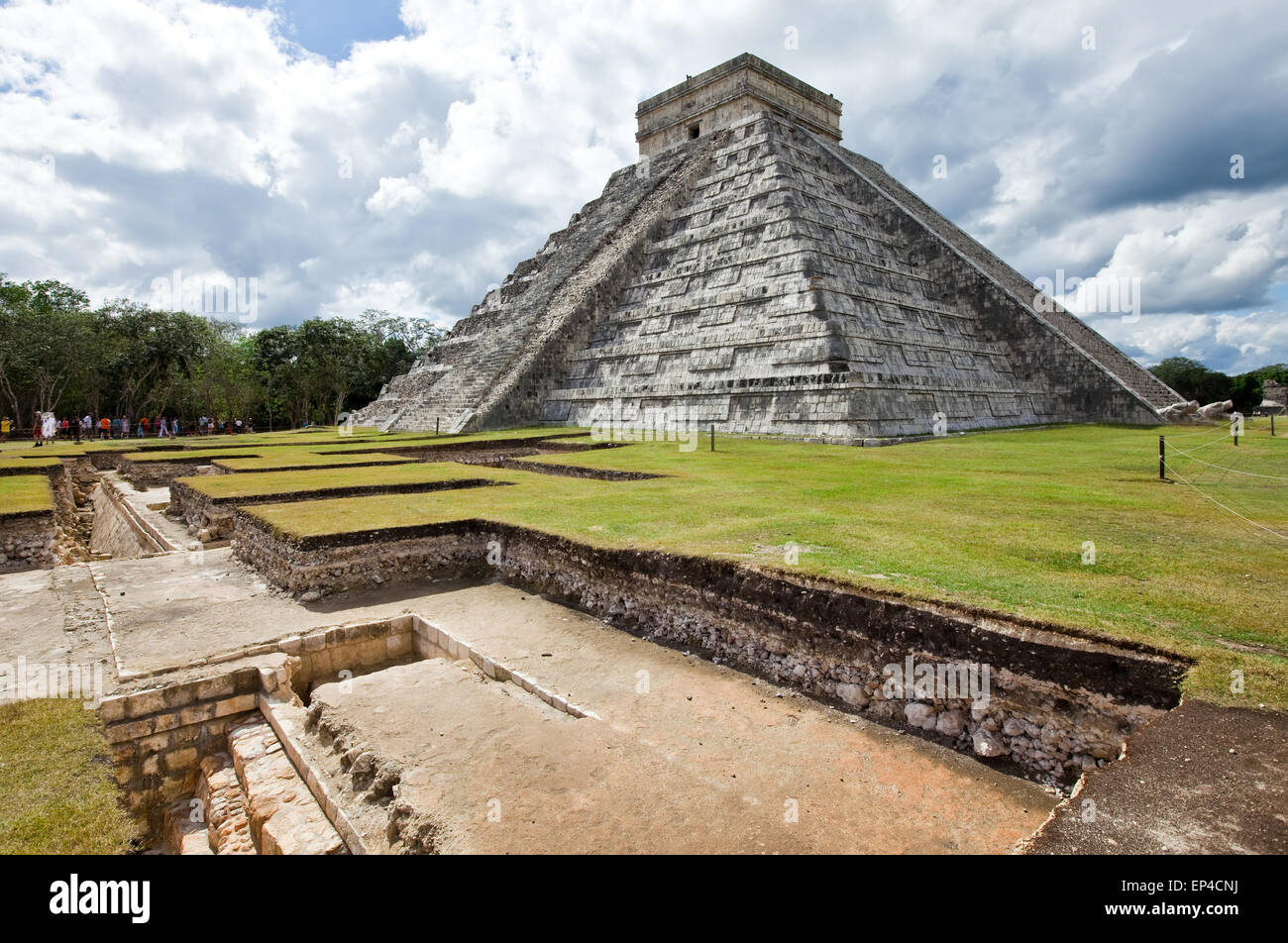 Kukulkan pyramid hi-res stock photography and images - Alamy