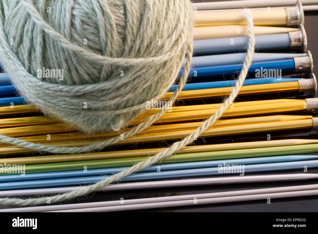 Various sizes needles hi-res stock photography and images - Alamy