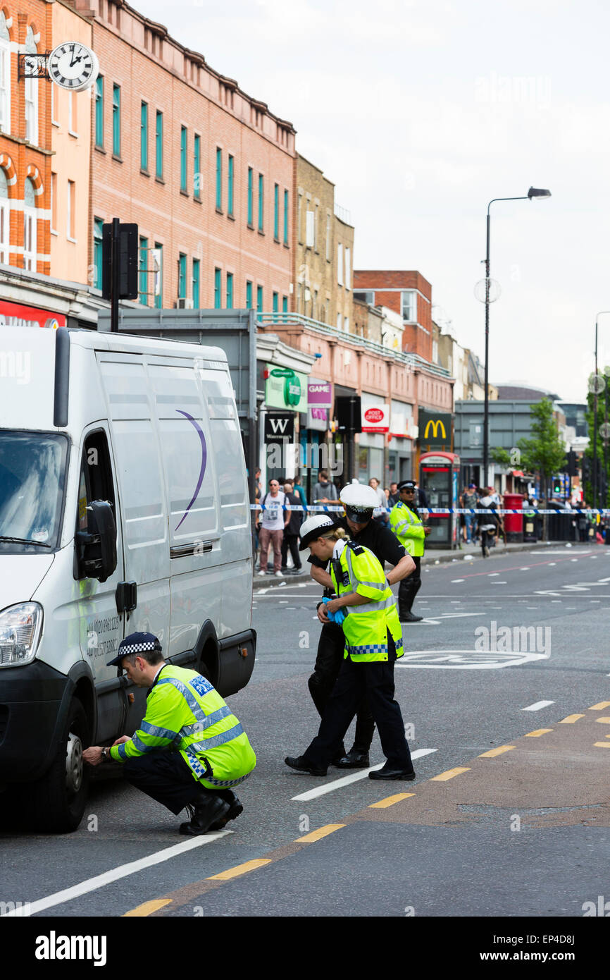 Police investigate hi-res stock photography and images - Alamy