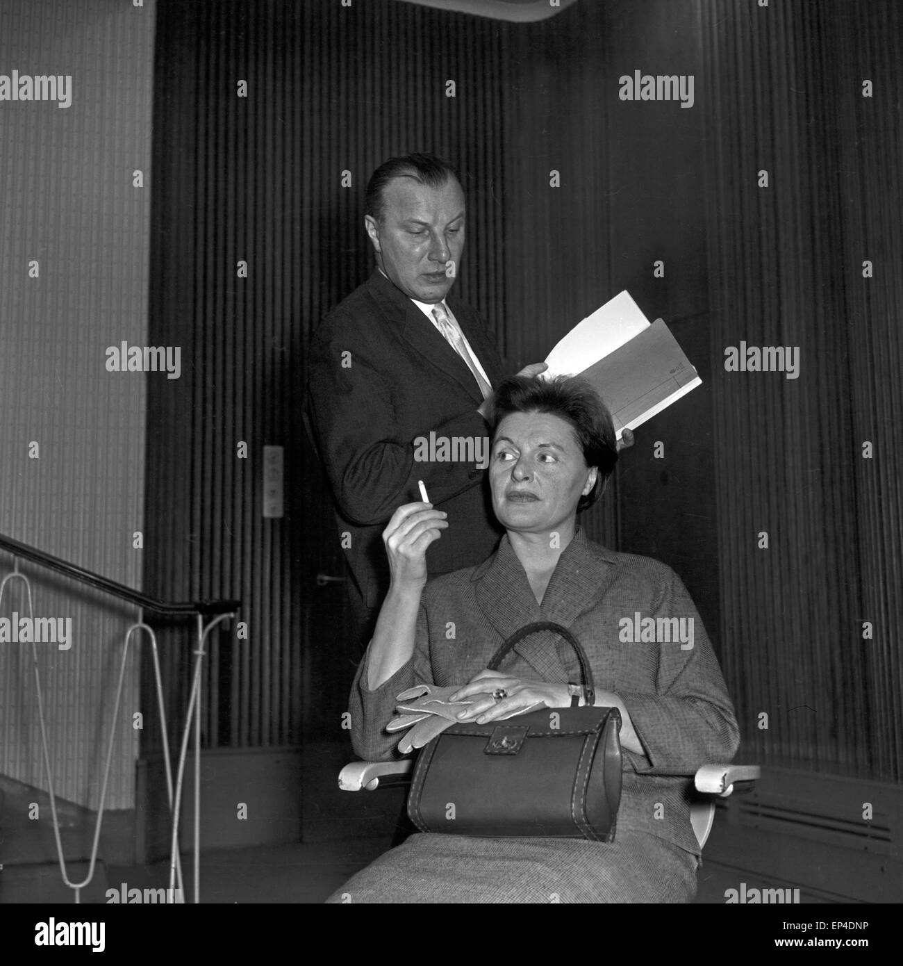 Deutschen Schauspieler Martin Held und Gisela von Collande beim NDR in ...