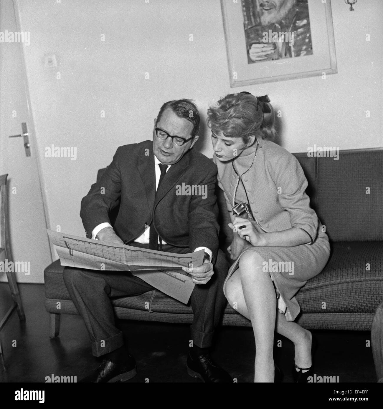 Ingrid Sommer im Büro, Deutschland 1950er Jahre. Ingrid Sommer at the ...