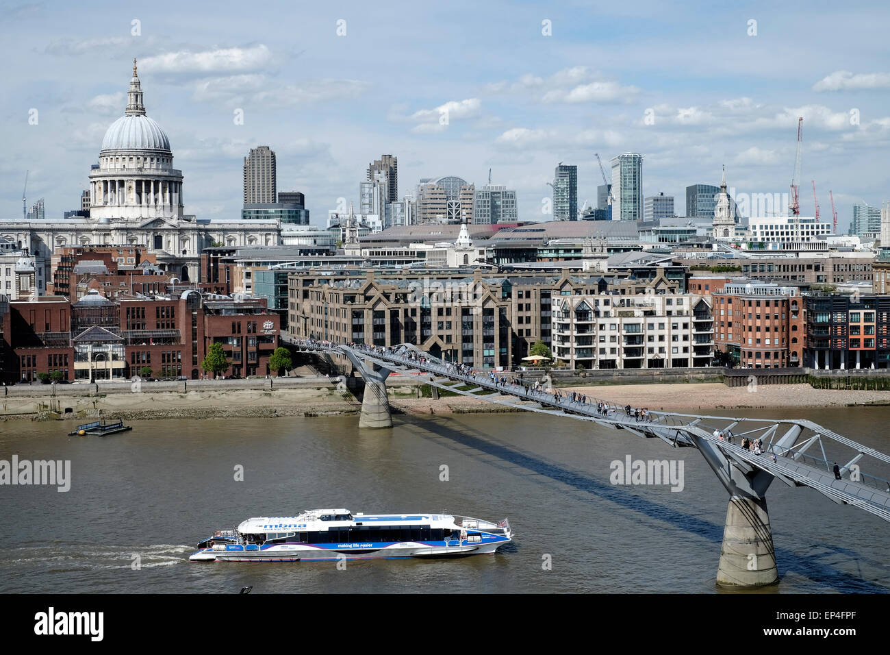 Blue sky london skyline hi-res stock photography and images - Alamy