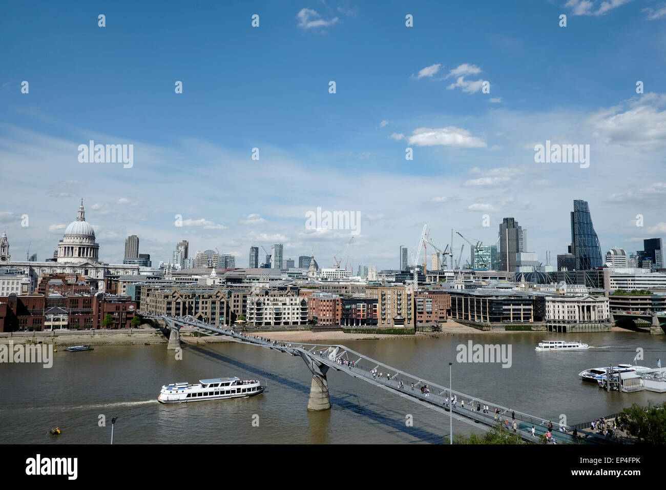 North london blue sky hi-res stock photography and images - Alamy