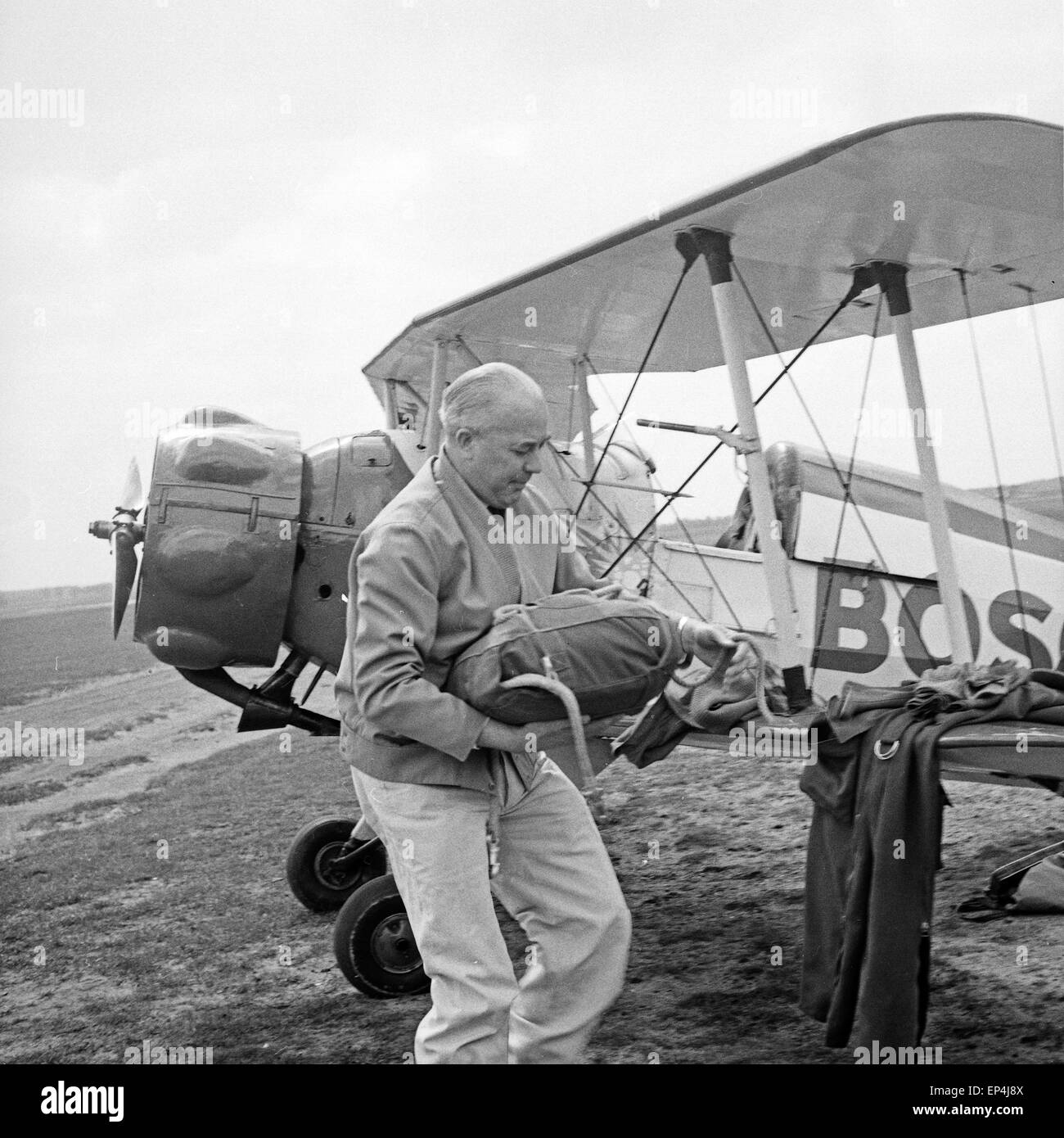 1960s plane pilot Black and White Stock Photos & Images - Alamy