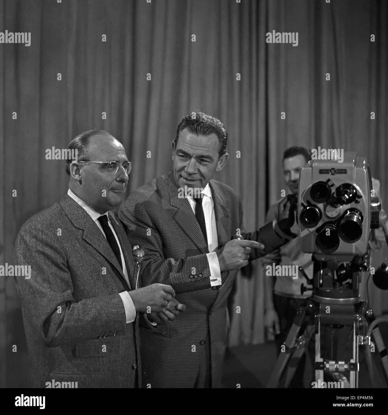 Deutscher Showmaster und Entertainer Peter Frankenfeld mit Walter Gross ...