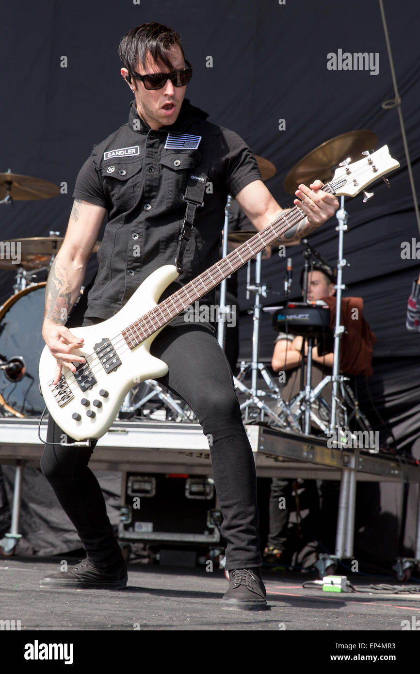 Falling in reverse hi-res stock photography and images - Alamy