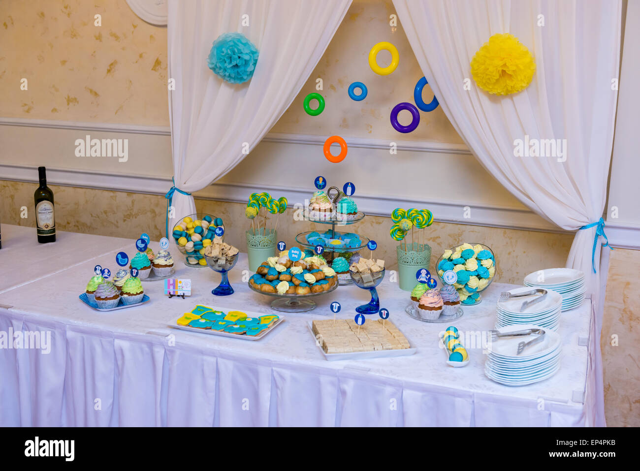 Party candy bar hi-res stock photography and images - Alamy