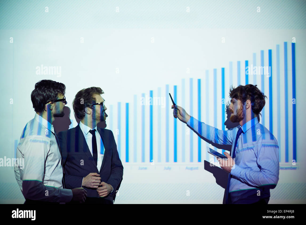 Explaining to colleagues hi-res stock photography and images - Alamy