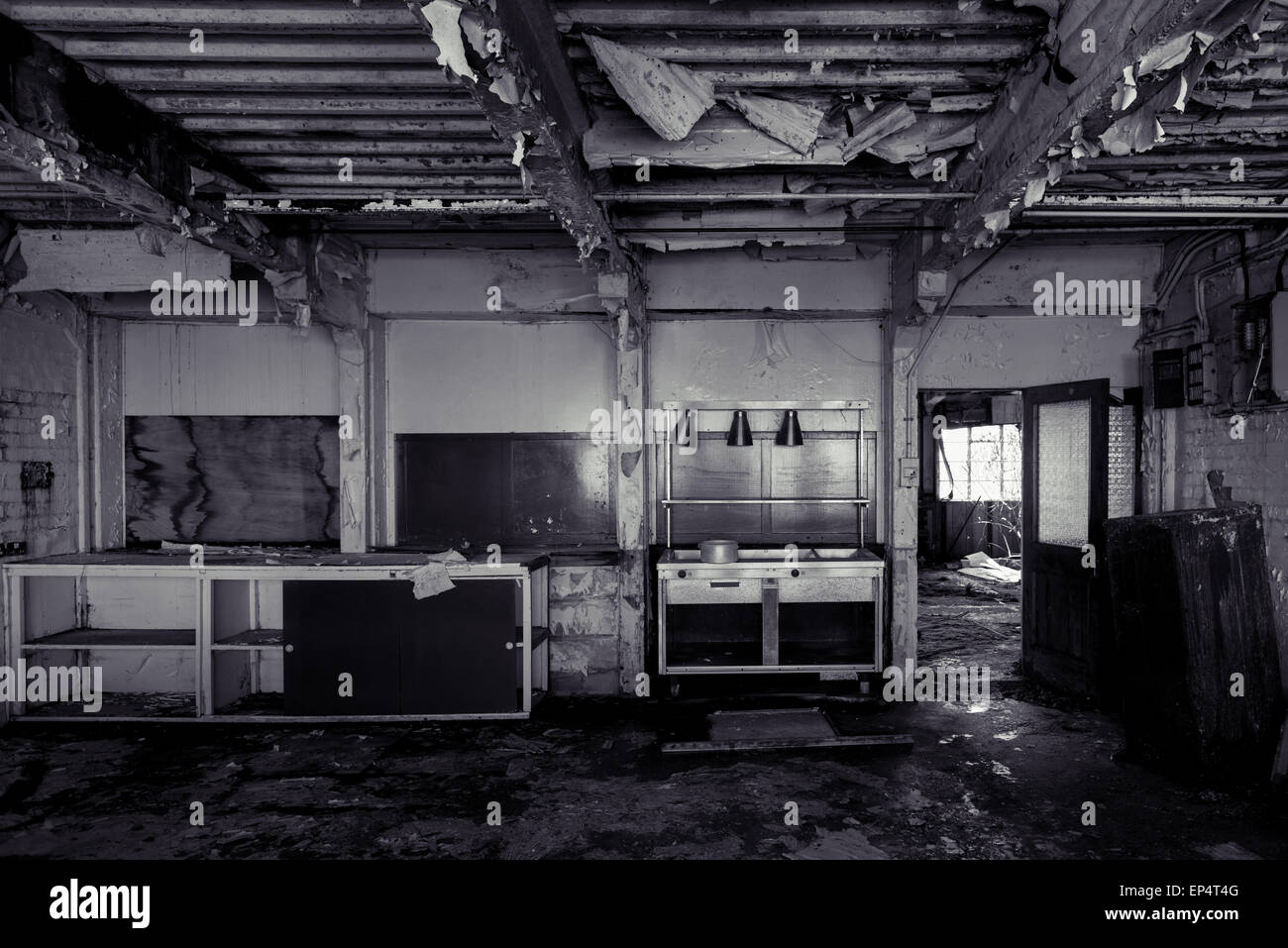 Derelict kitchen hi-res stock photography and images - Alamy