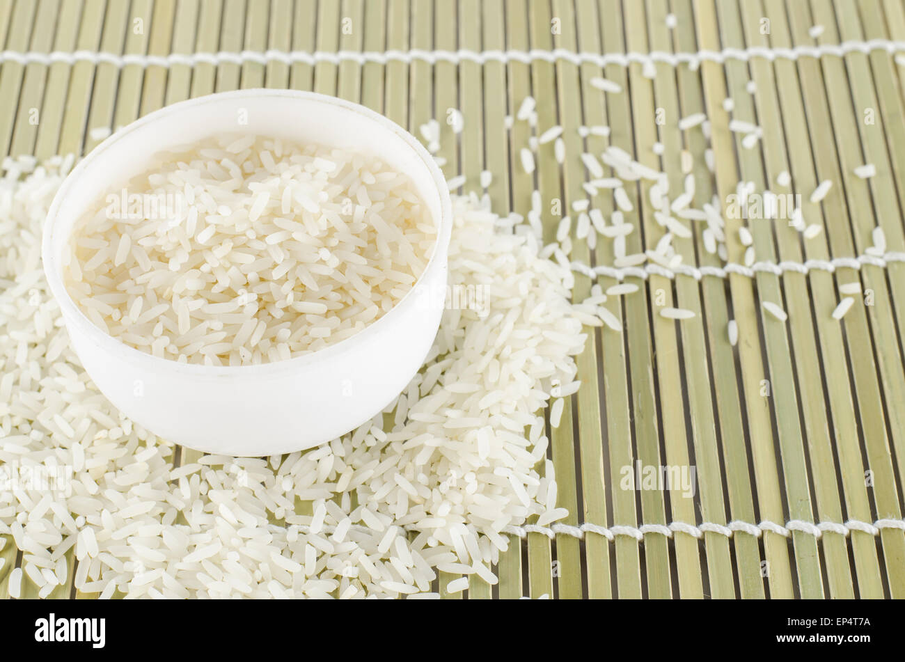 uncooked rice in mini bowl on wooden pad Stock Photo - Alamy