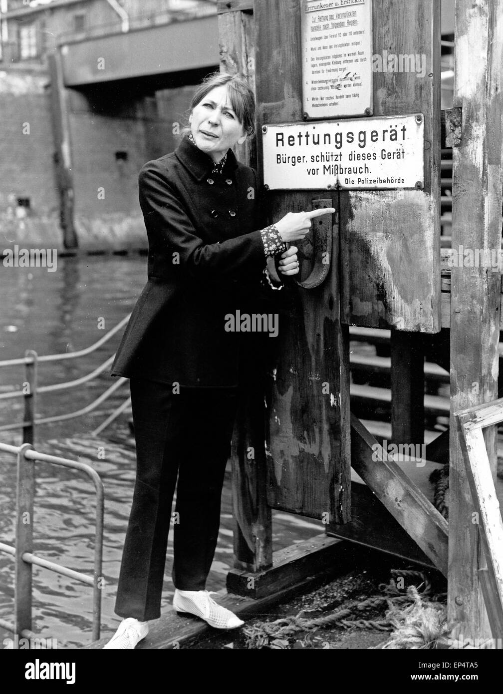 Hamburger Volksschauspielerin Helga Feddersen im Hamburger Hafen ...