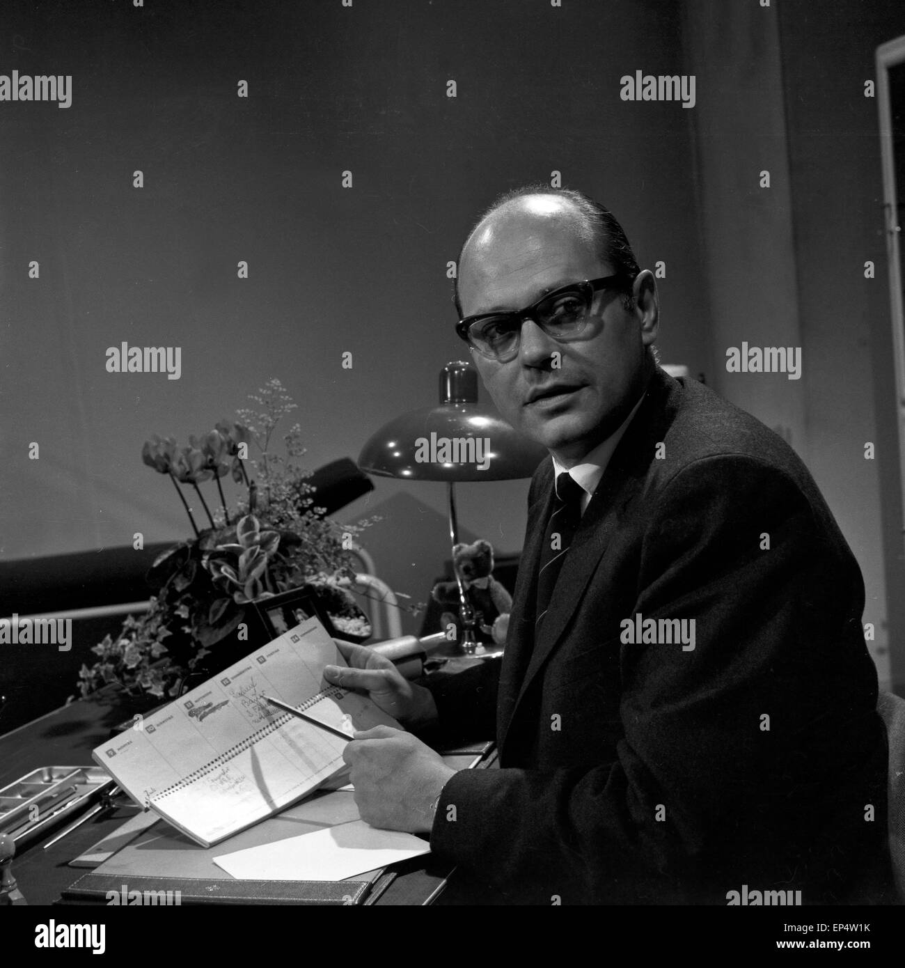 Der Journalist Dietrich Koch, Moderator des Magazins "Panorama ...