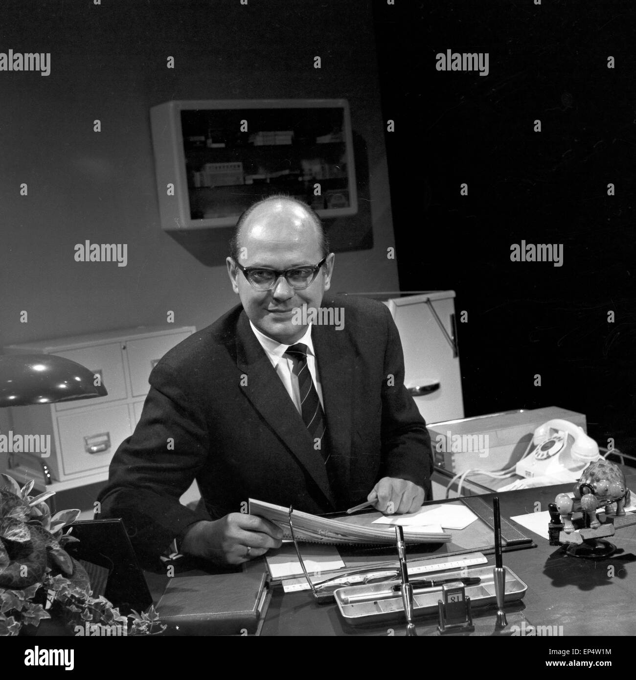 Der Journalist Dietrich Koch, Moderator des Magazins "Panorama ...