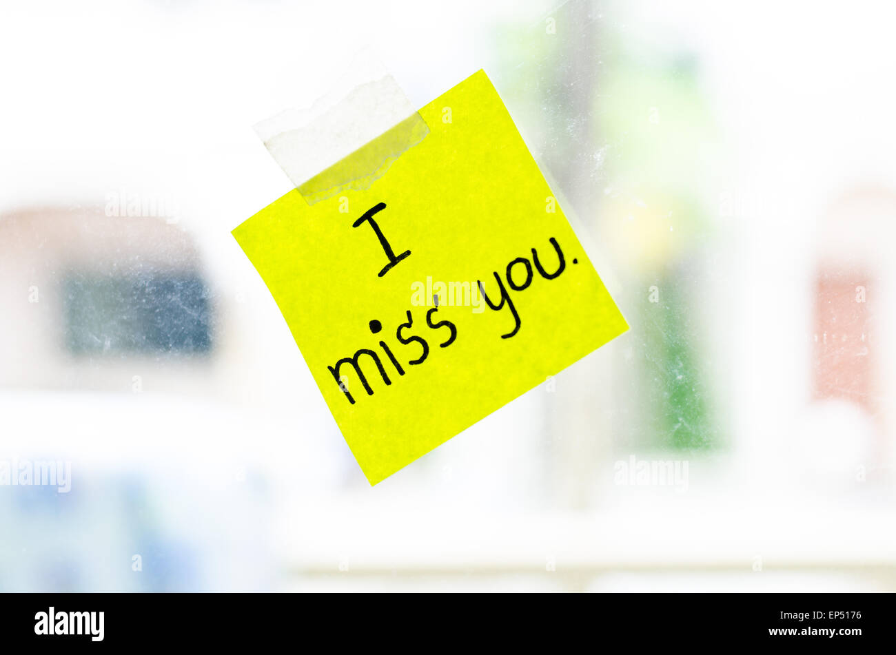 I miss you word sticky note on window mirror Stock Photo - Alamy