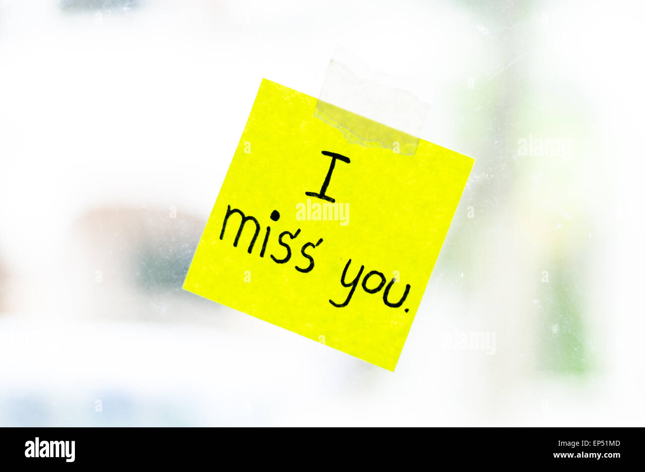 I miss you word sticky note on window mirror Stock Photo - Alamy