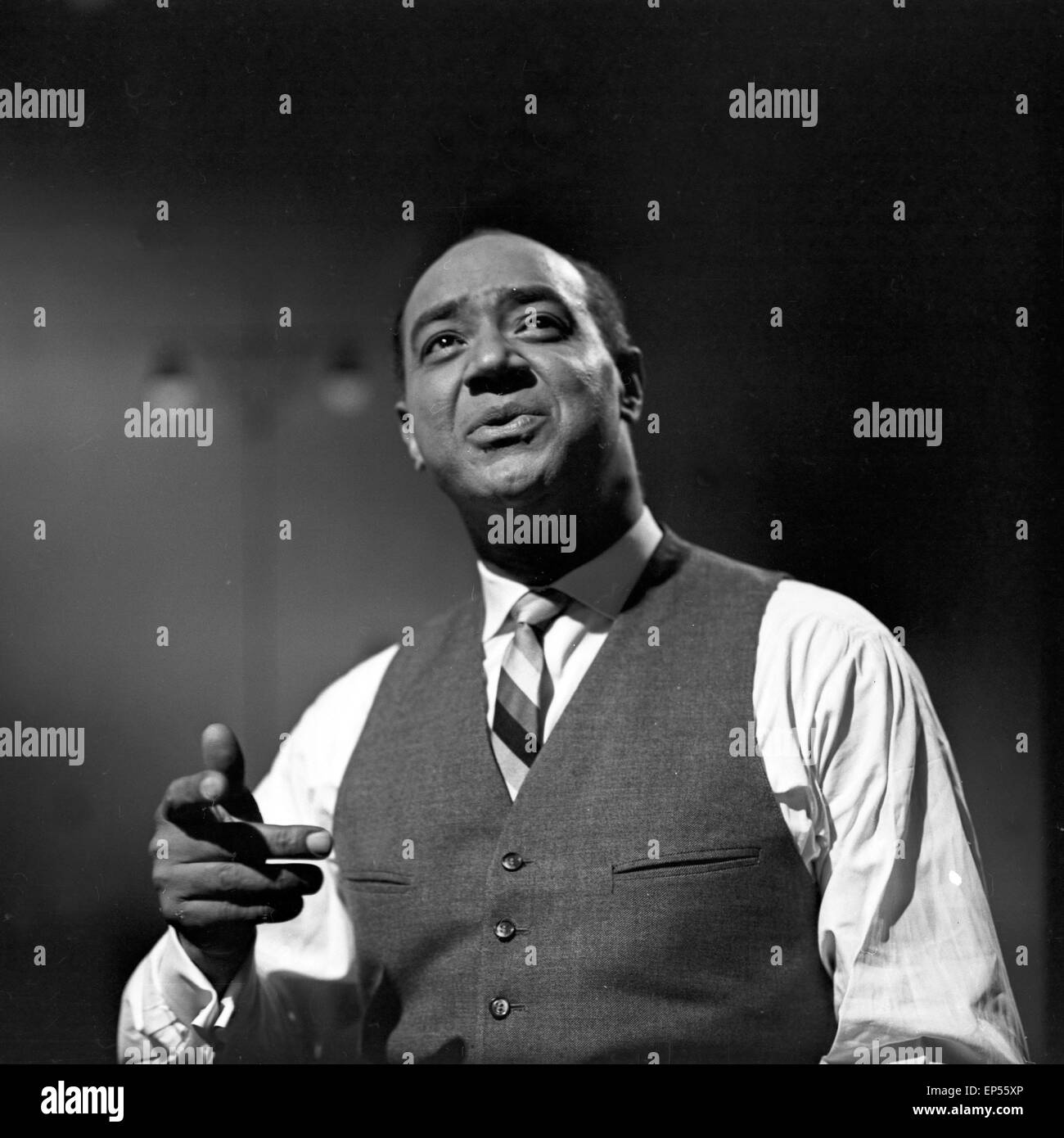 Der amerikanische Opernsänger Lawrence Winters in Hamburg, Deutschland ...