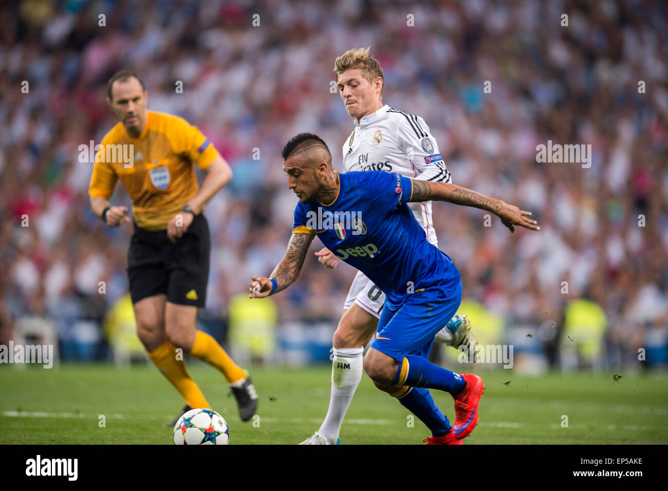 Santiago bernabeu arturo vidal hi-res stock photography and images - Alamy