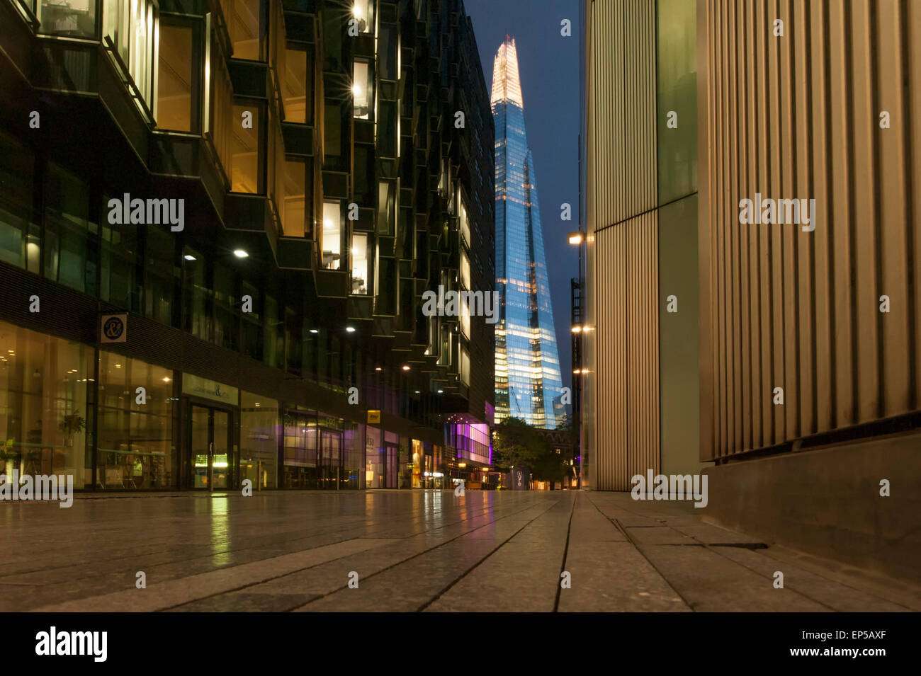 Office building with shops hi-res stock photography and images - Alamy
