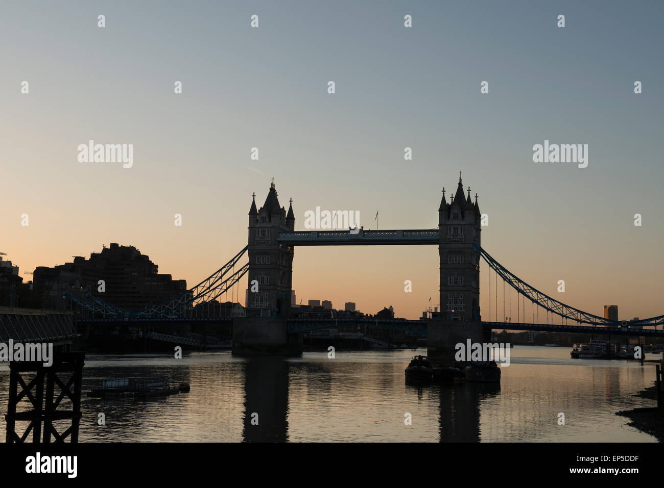London river tower bridge hi-res stock photography and images - Alamy